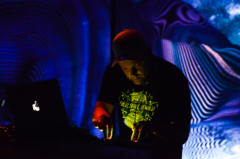 Dicke Beats und flinke Finger // DJ SHADOW live - The Message Magazine