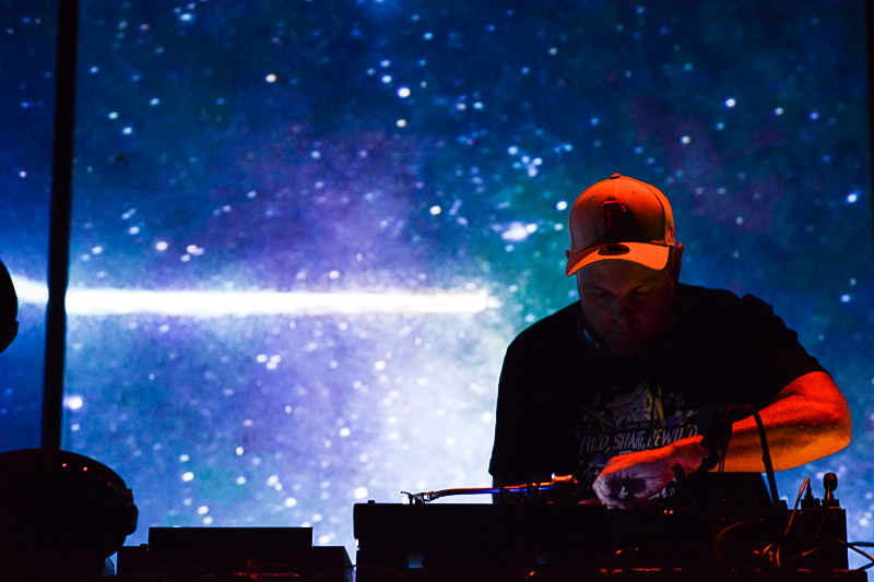 Dicke Beats und flinke Finger // DJ SHADOW live - The Message Magazine