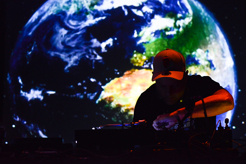 Dicke Beats und flinke Finger // DJ SHADOW live - The Message Magazine