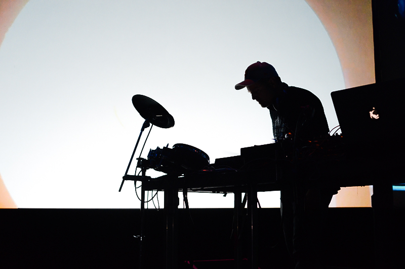Dicke Beats und flinke Finger // DJ SHADOW live - The Message Magazine